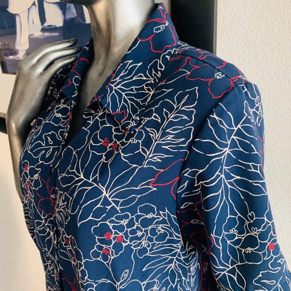 Jaclyn Smith Floral Vacation Style Button Up Top Gem